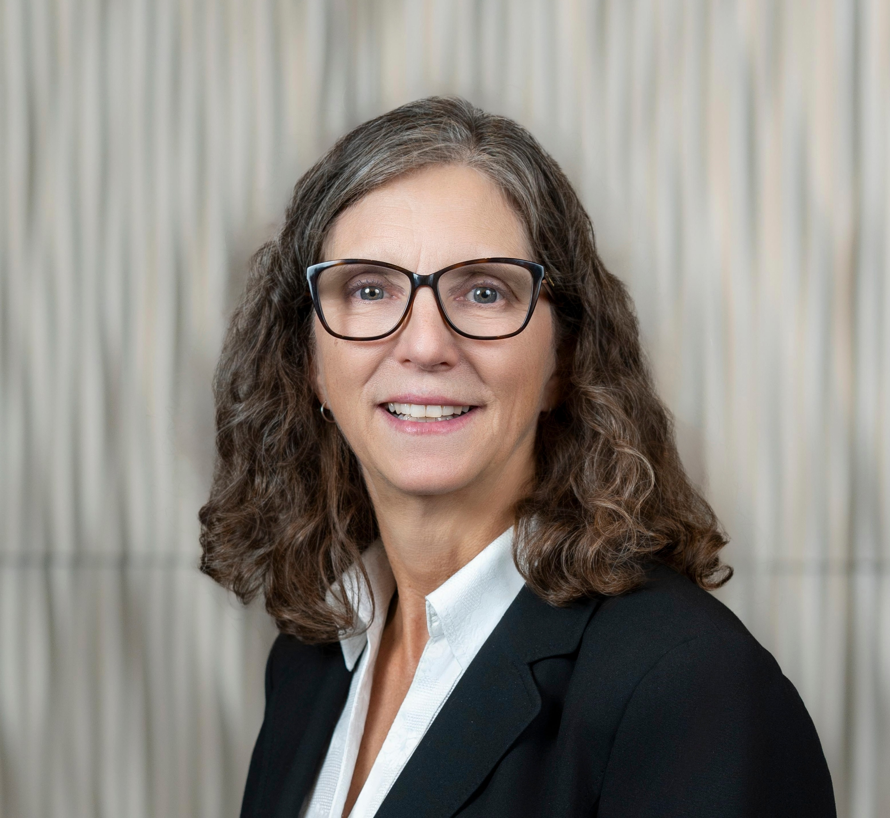 Headshot photo of Laura Johnson